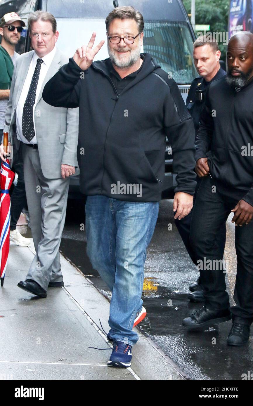 New York - NY - 20190620 Russell Crowe and Caroline Rhea stop by The ...