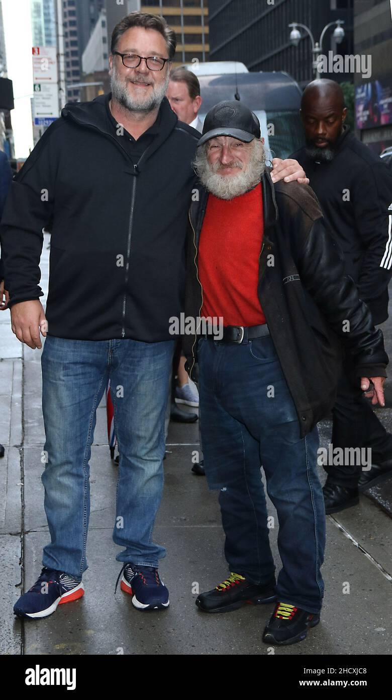 New York - NY - 20190620 Russell Crowe and Caroline Rhea stop by The ...