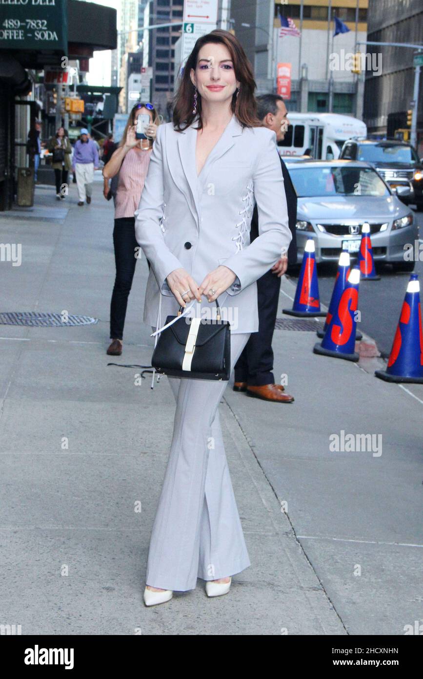 New York - NY - 20190507-Anne Hathaway Visits The Late Show With ...