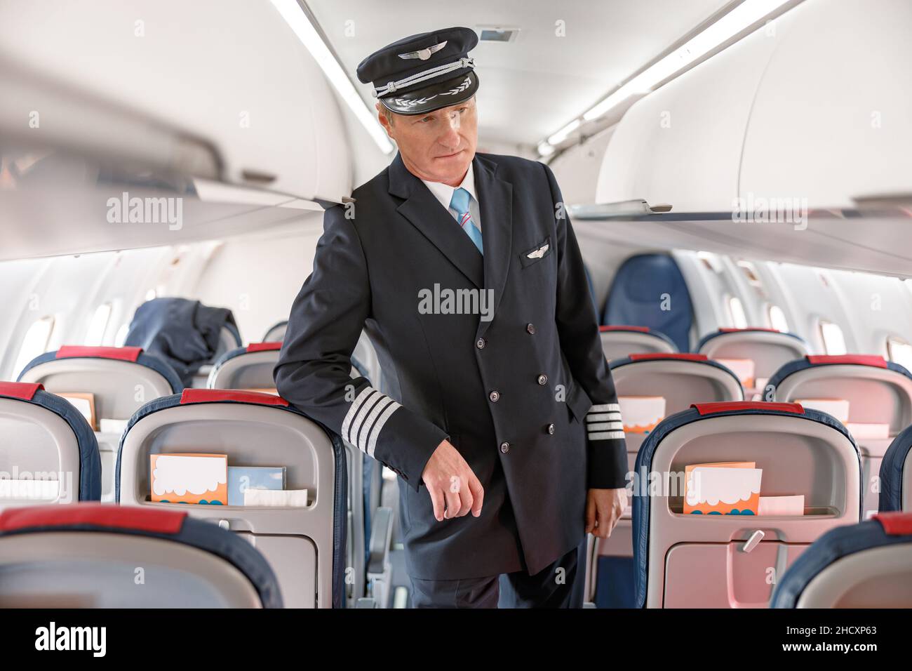 Airline captain hi-res stock photography and images - Alamy