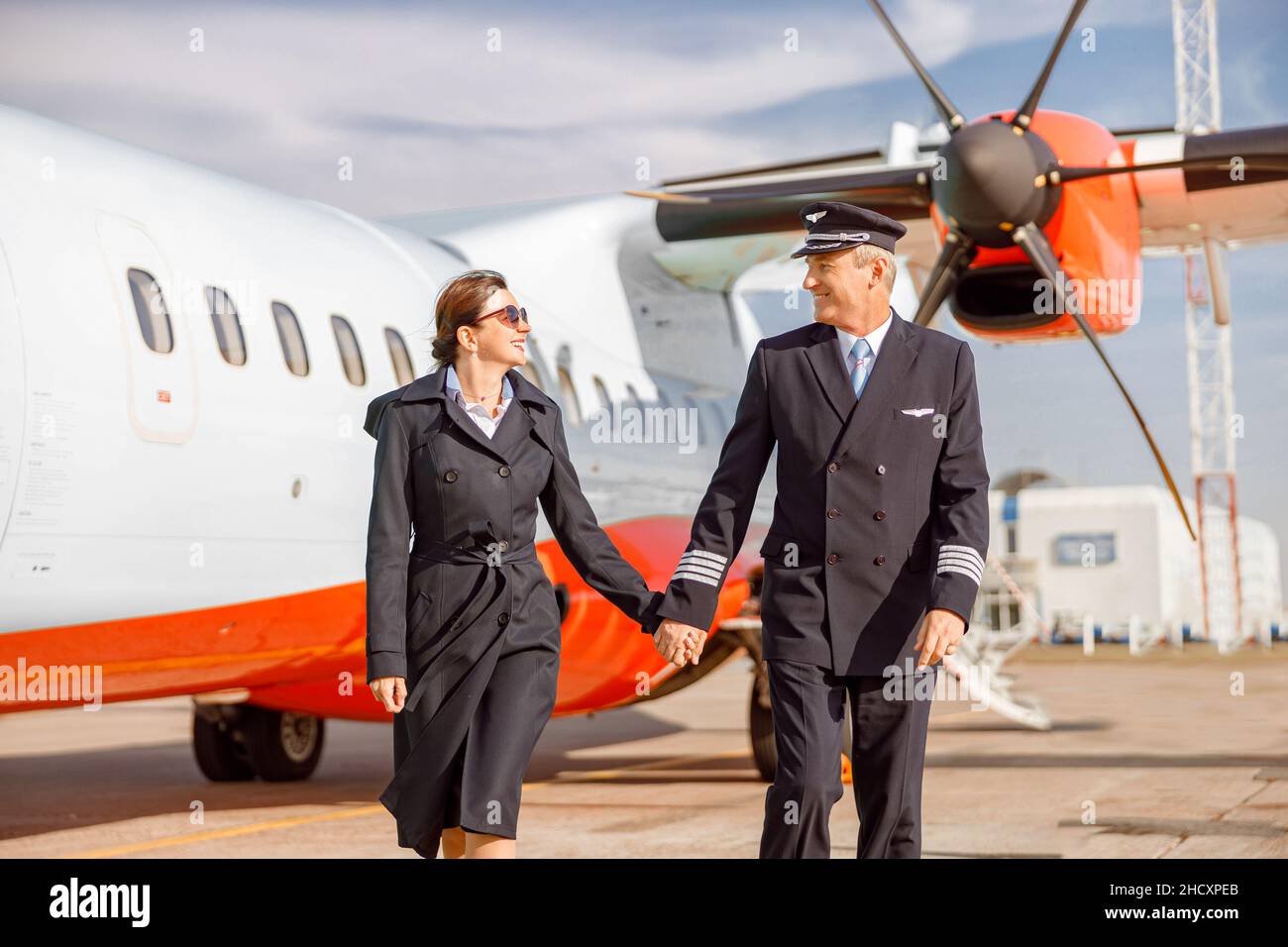 Female airline pilot in uniform hi-res stock photography and images - Alamy
