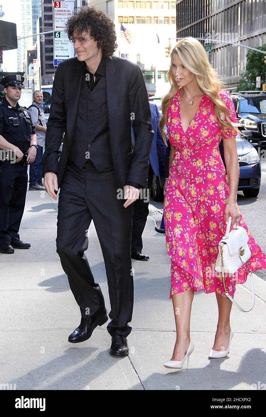 New York - NY - 20190521-Howard Stern and Beth Stern at The Late Show ...