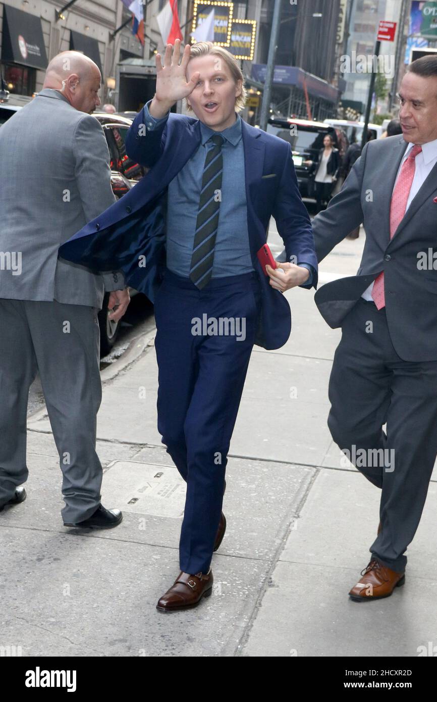 New York - NY - 20191011 Ronan Farrow at Good Morning America to talk ...