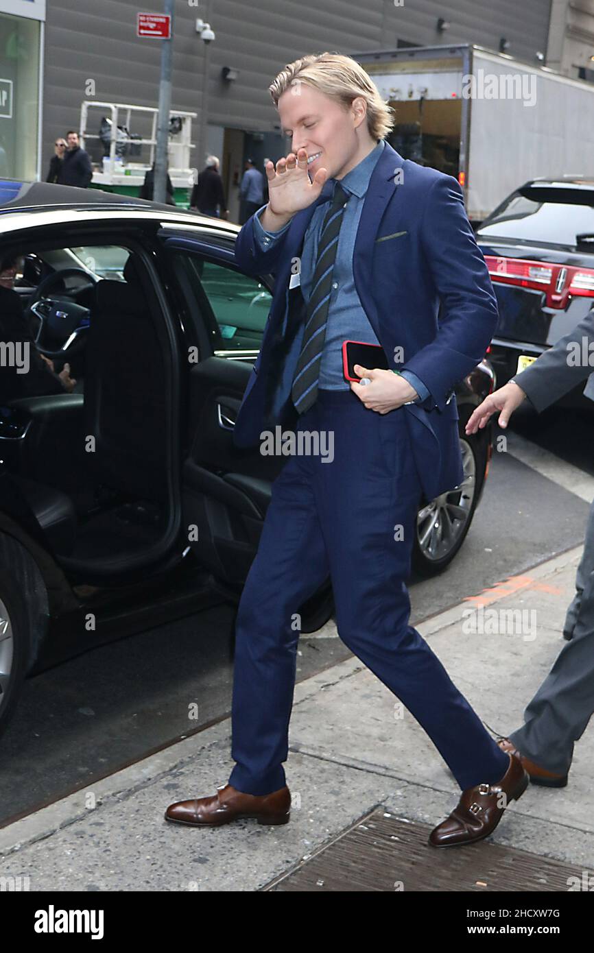 New York - NY - 20191011 Ronan Farrow at Good Morning America to talk ...