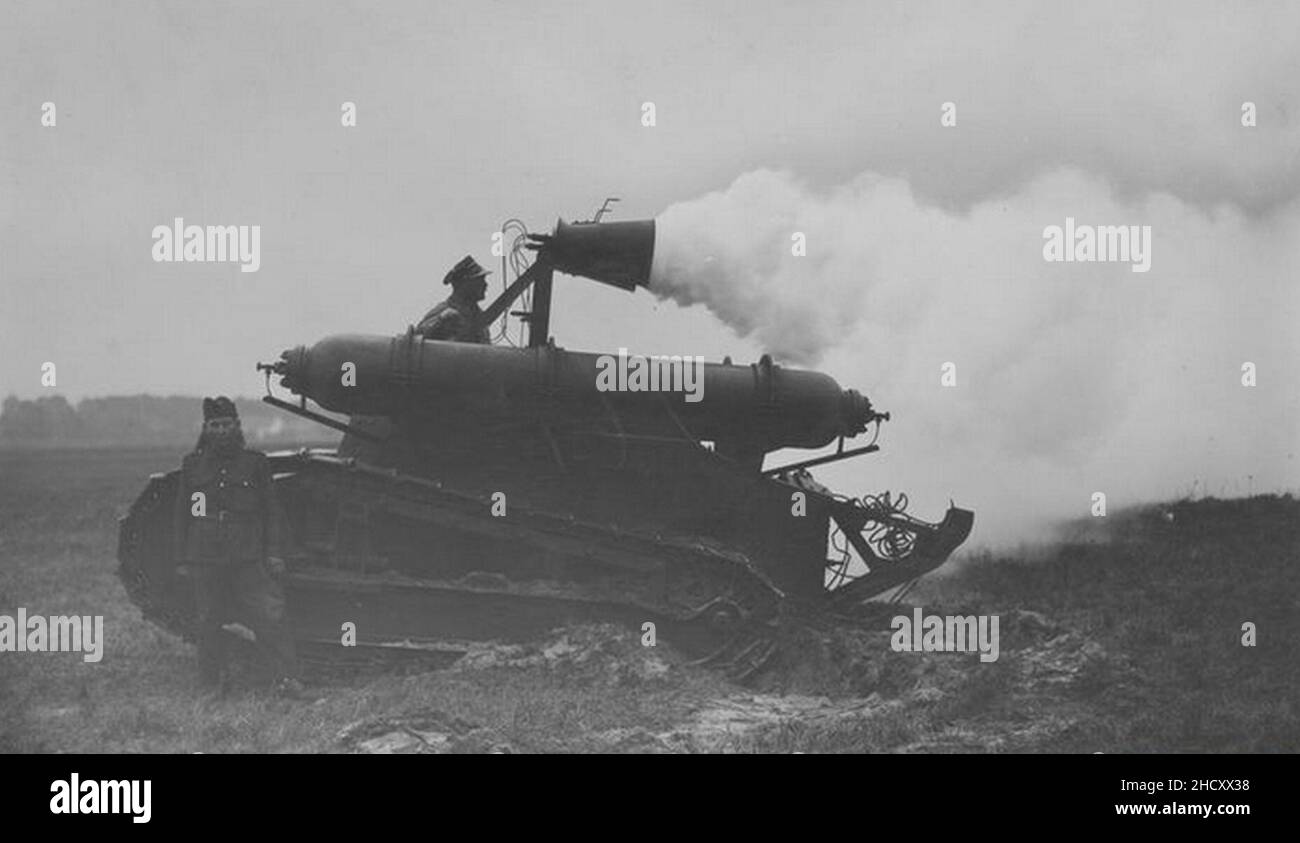 Reno FT 17 przebudowany na czołg dymotwórczy Stock Photo - Alamy