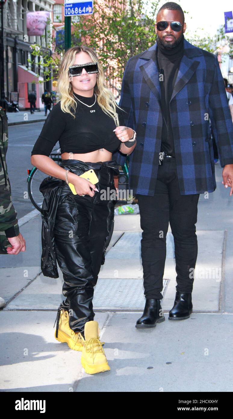 New York - NY - 20190419-Karol G Taking Selfies With Fans at Build ...