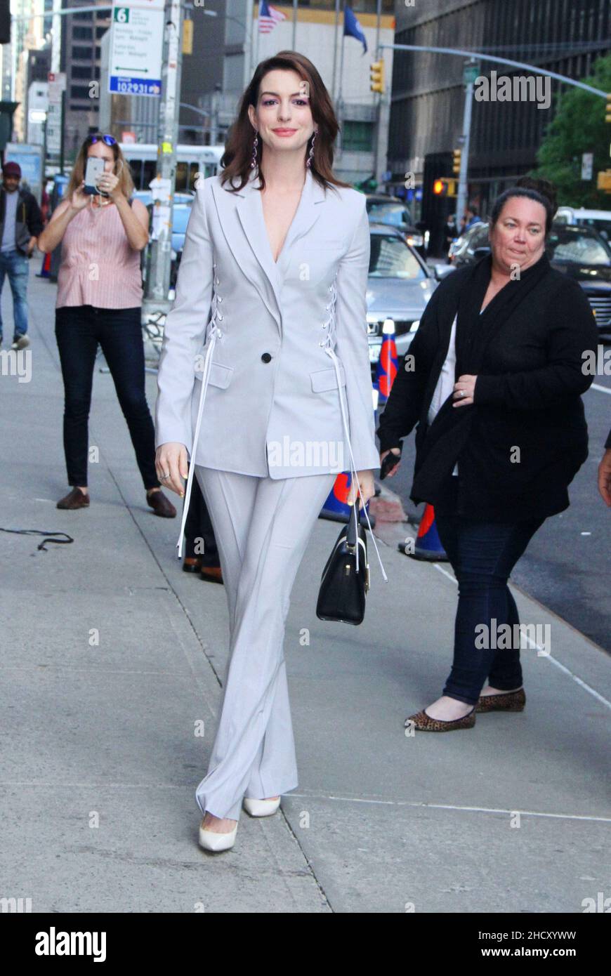 New York - NY - 20190507-Anne Hathaway Visits The Late Show With ...