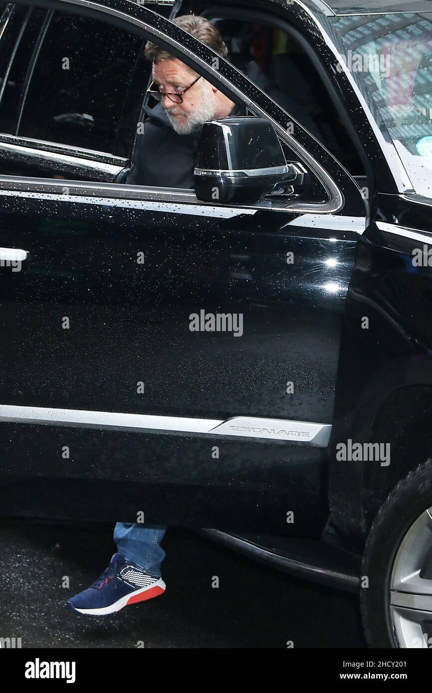 New York - NY - 20190620 Russell Crowe and Caroline Rhea stop by The ...