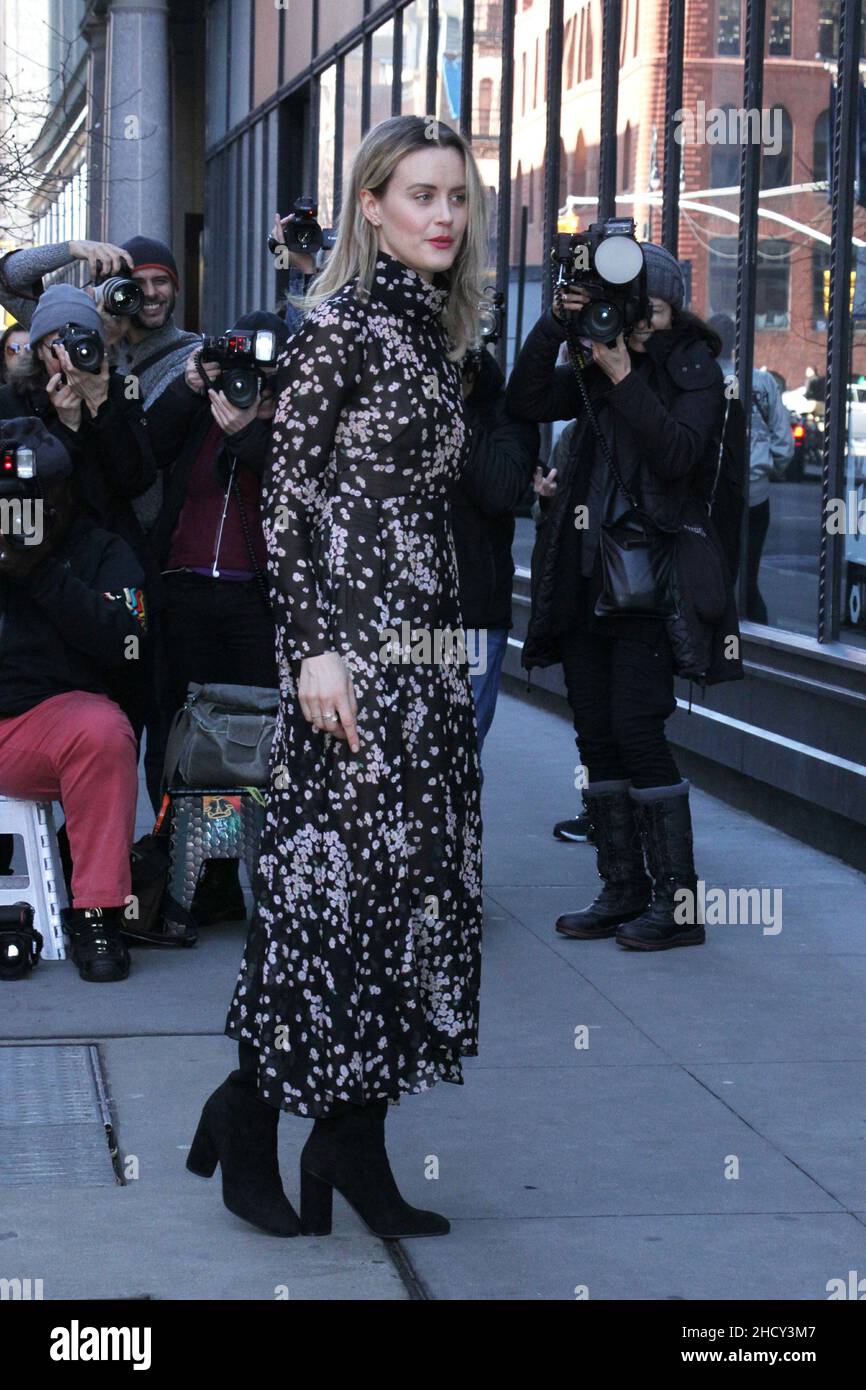 New York - NY - 20190205 Taylor Schilling smiles and poses for pictures ...
