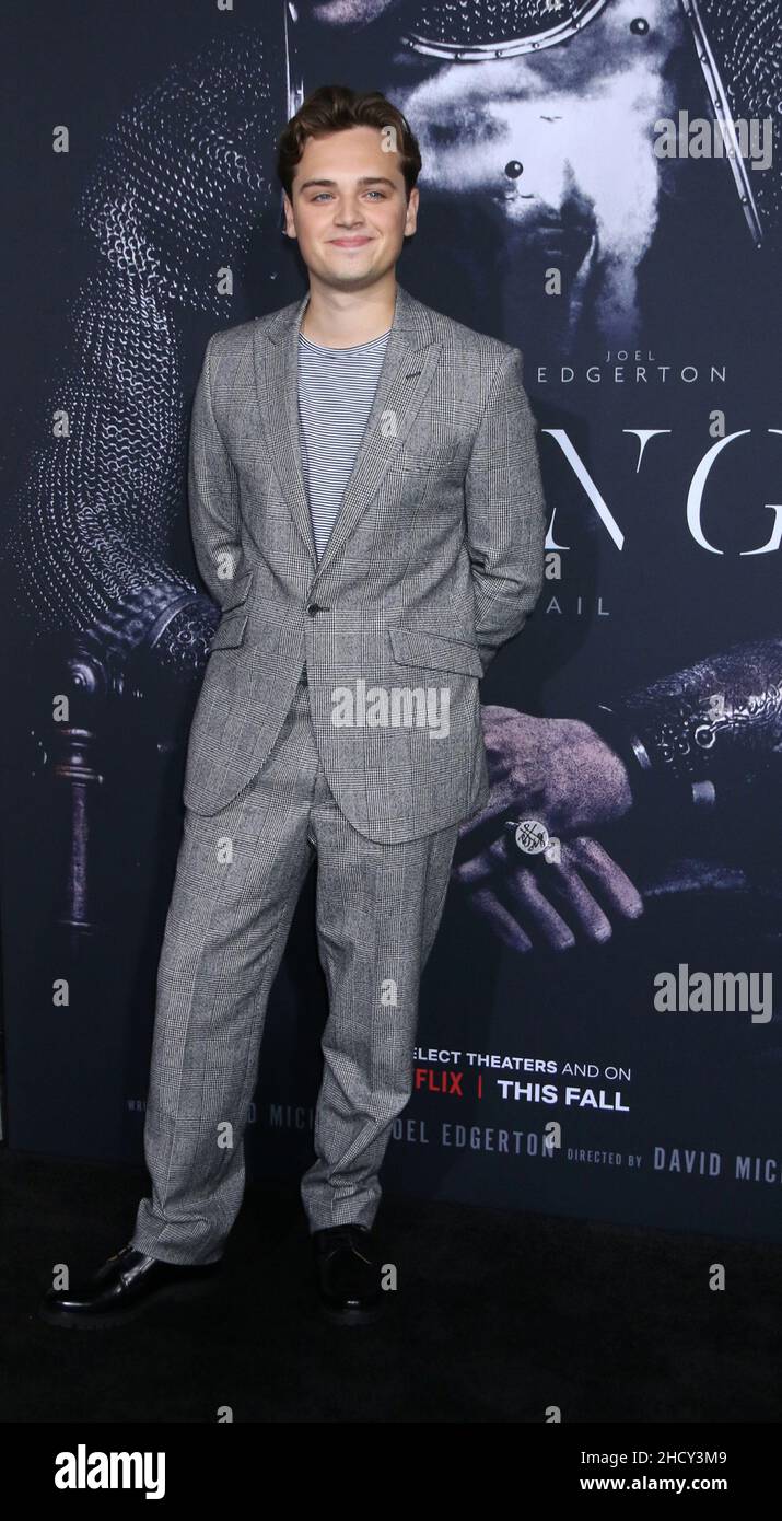 New York - NY - 20191001 Celebrities pose for pictures as they arrive ...