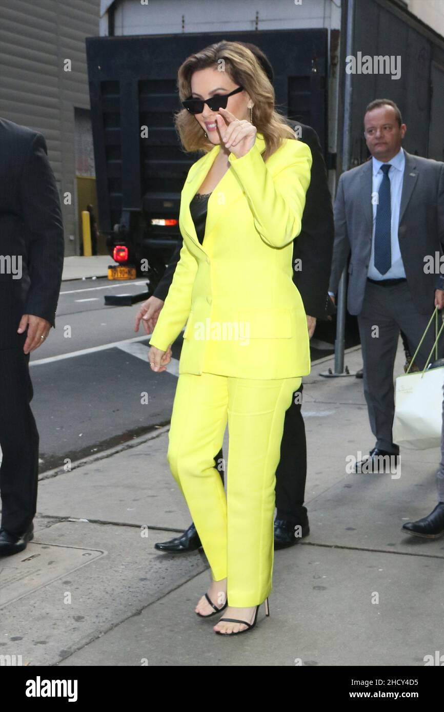 New York - NY - 20191014 Alyssa Milano arrives at Good Morning America ...