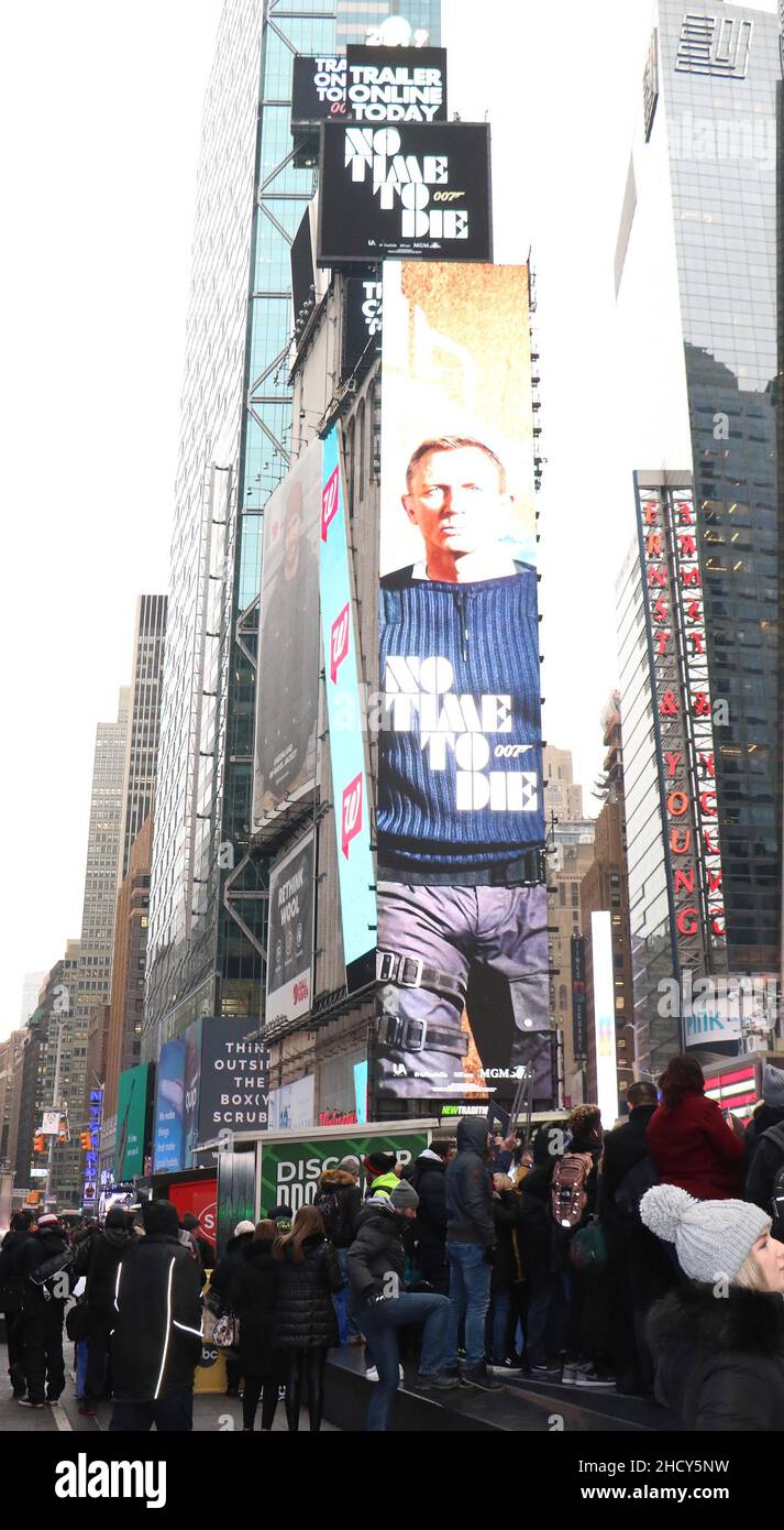 New York - NY - 20191204 James Bond Billboard Debuts in Times Square ...