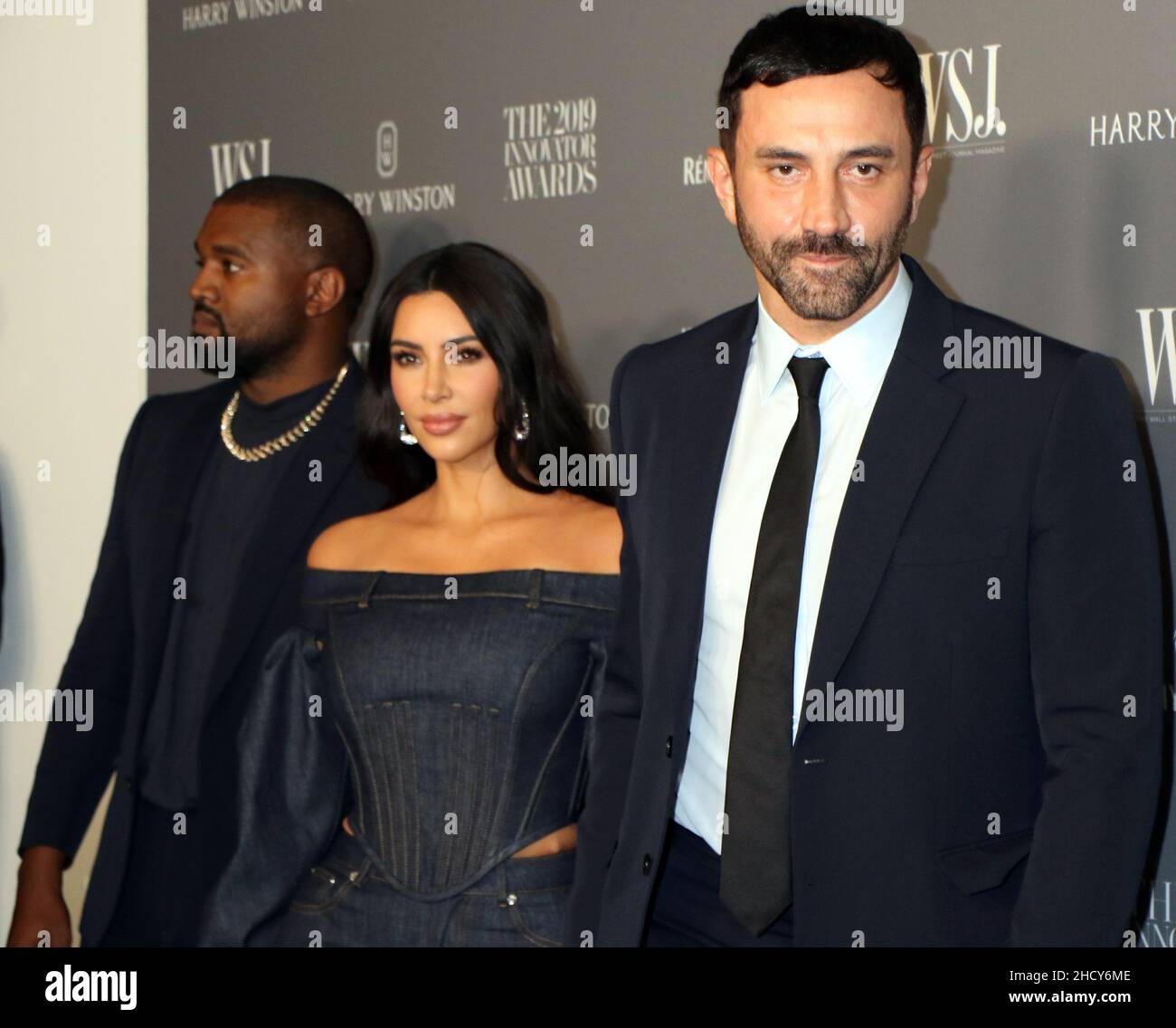 New York - NY - 20191106 Celebrities pose for pictures as they arrive ...