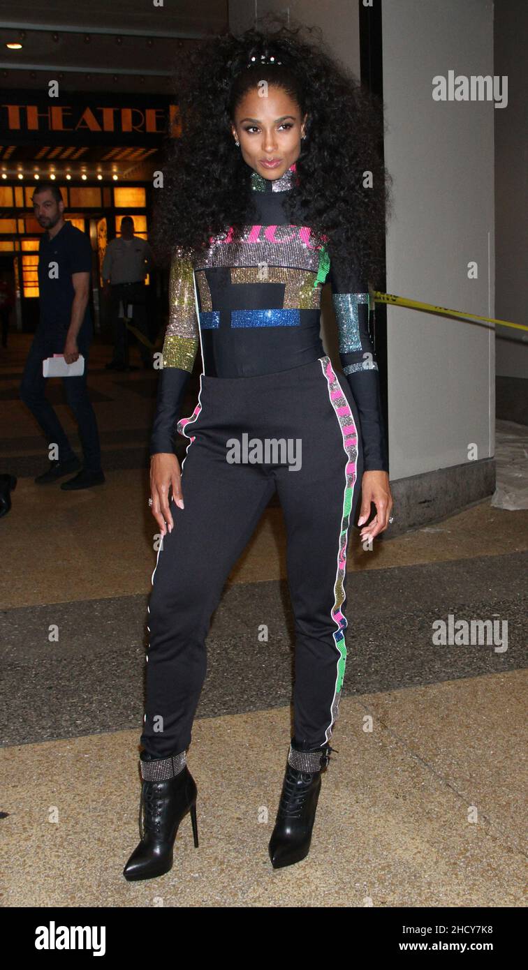 New York - NY - 20190510 Ciara is all smiles as she greets bystanders ...