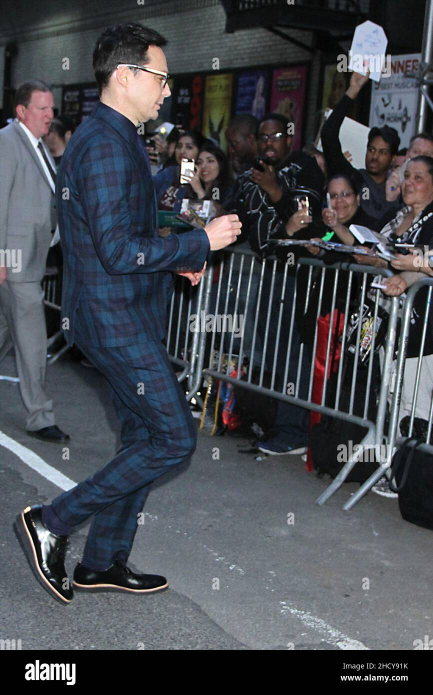 New York - NY - 20190516 The cast of Big Bang Theory arrive at The Late ...