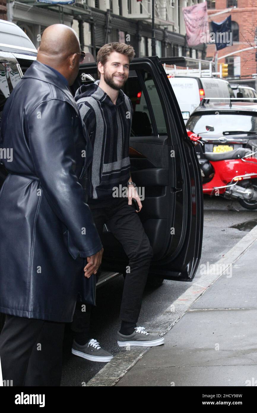 New York - NY - 20190208 Rebel Wilson and Liam Hemsworth arrive to the ...