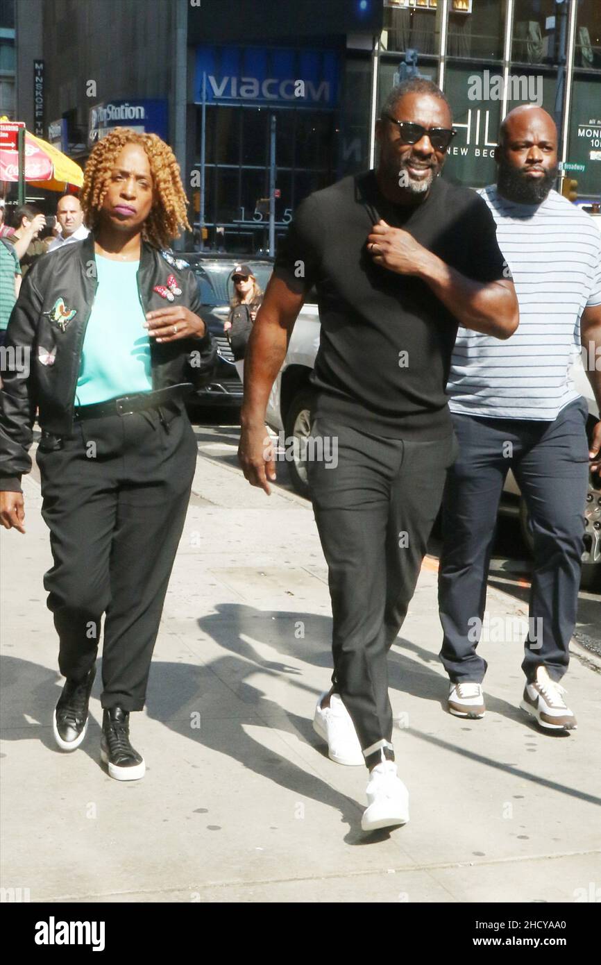 New York - NY - 20190730 Idris Elba is all smiles as he wears a black ...