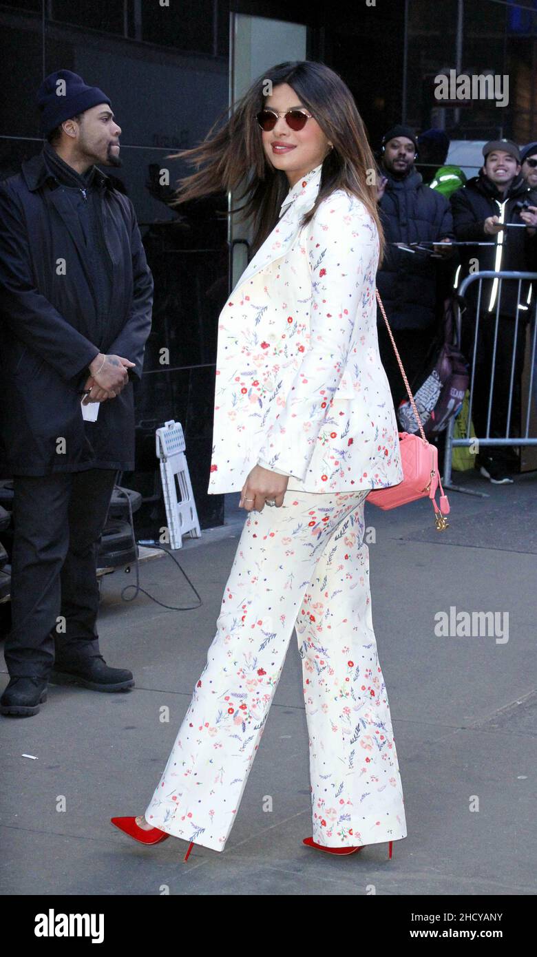 New York - NY - 20190206-Priyanka Chopra Jonas Gives Peace Sign at Good ...