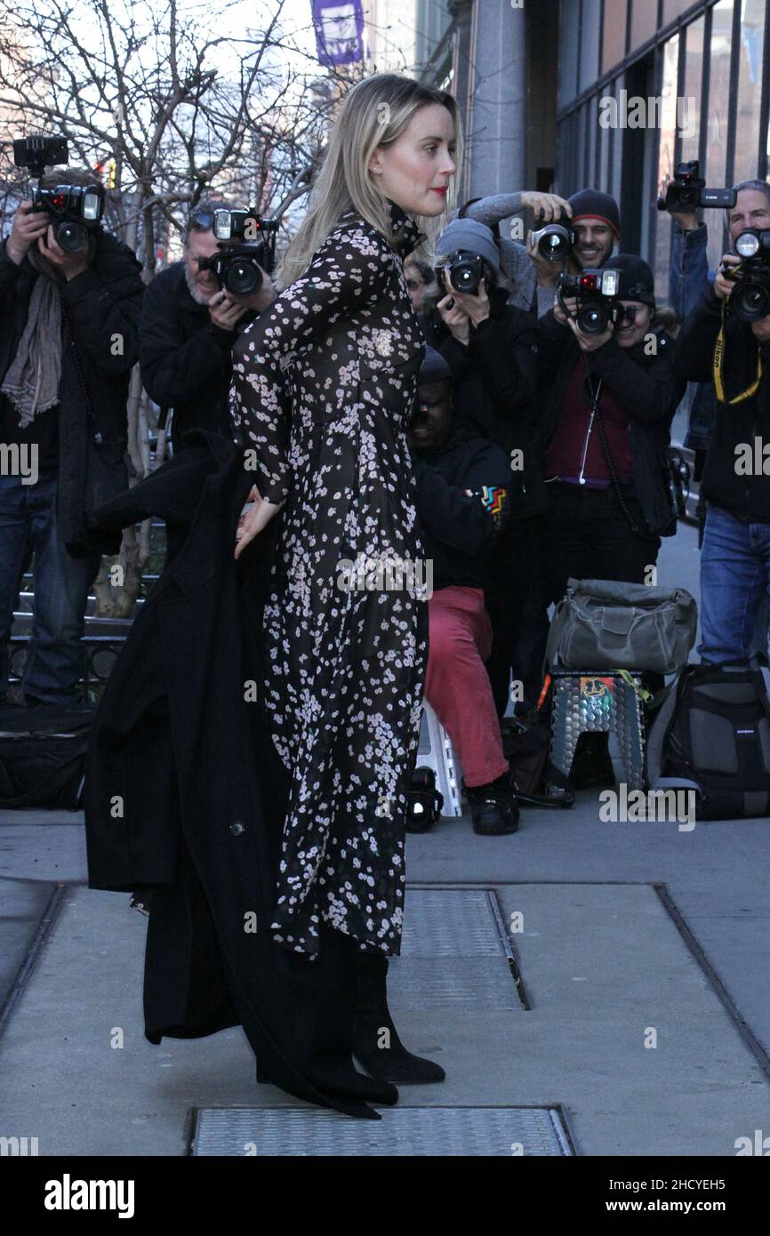 New York - NY - 20190205 Taylor Schilling smiles and poses for pictures ...