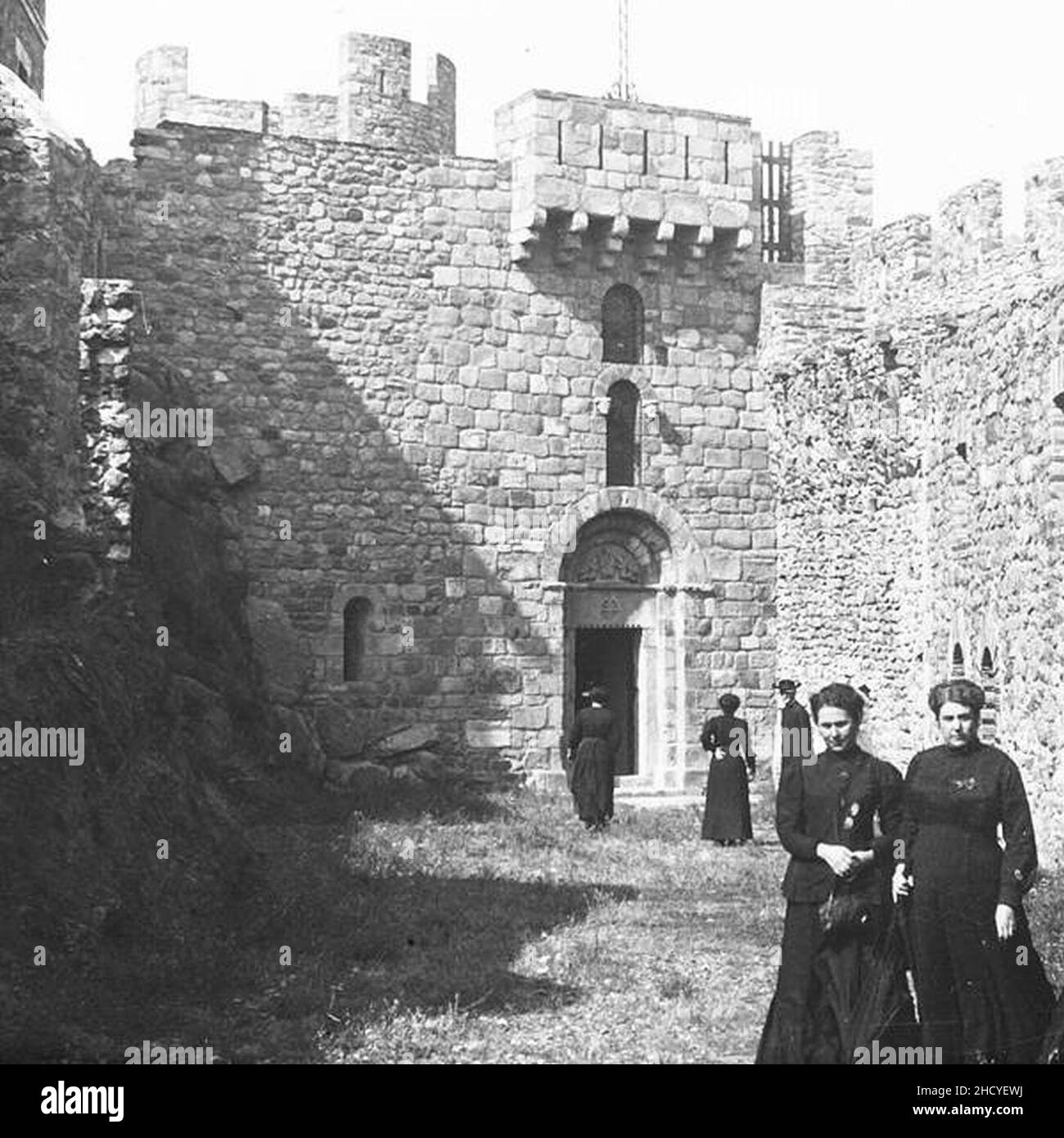 Requesens castell 1912 Stock Photo - Alamy