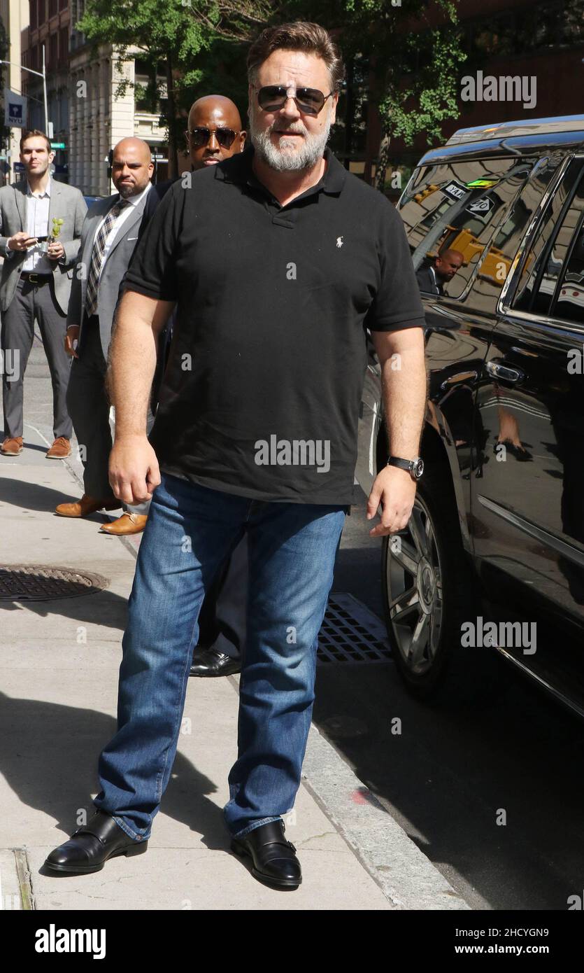 Sienna miller and naomi watts hi-res stock photography and images - Alamy