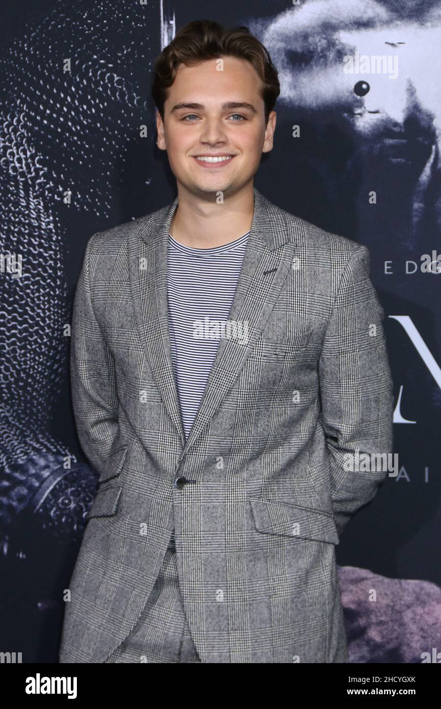 New York - NY - 20191001 Celebrities pose for pictures as they arrive ...