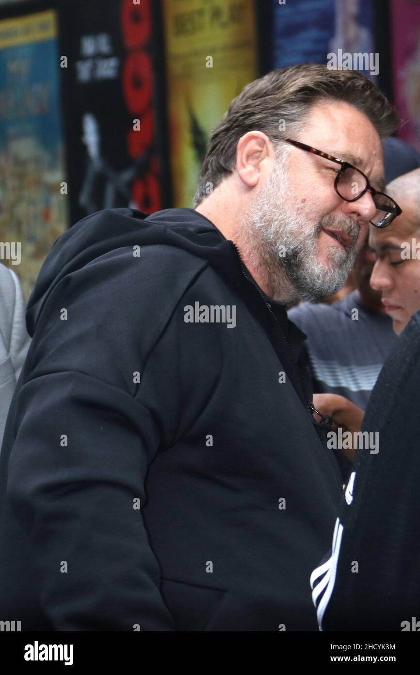 New York - NY - 20190620 Russell Crowe and Caroline Rhea stop by The ...