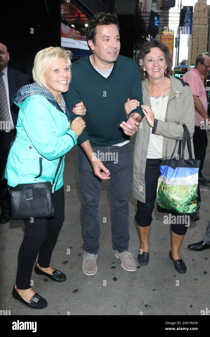 New York - NY - 20191016 Jimmy Fallon stops by Strahan Sara and Keke to ...