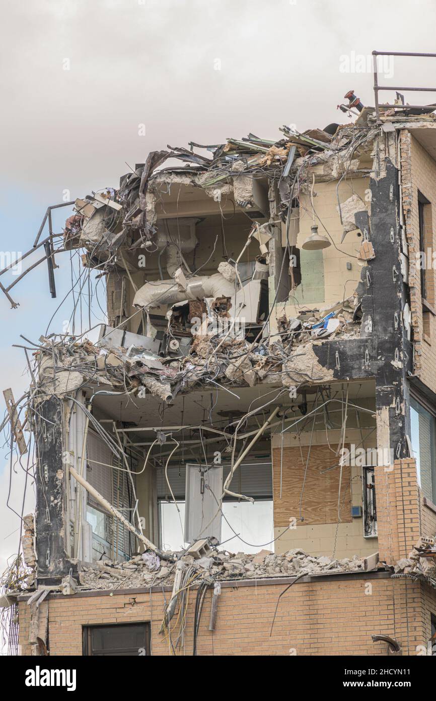 Maxwell AFB, Ala. - Contractors carefully take down the old air traffic ...