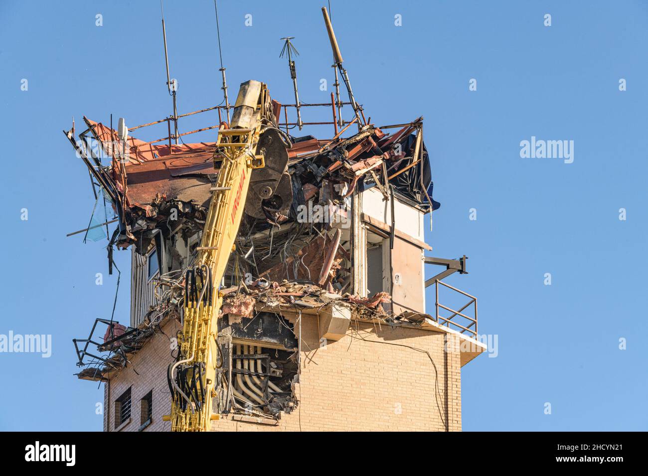 Maxwell AFB, Ala. - Contractors carefully take down the old air traffic ...
