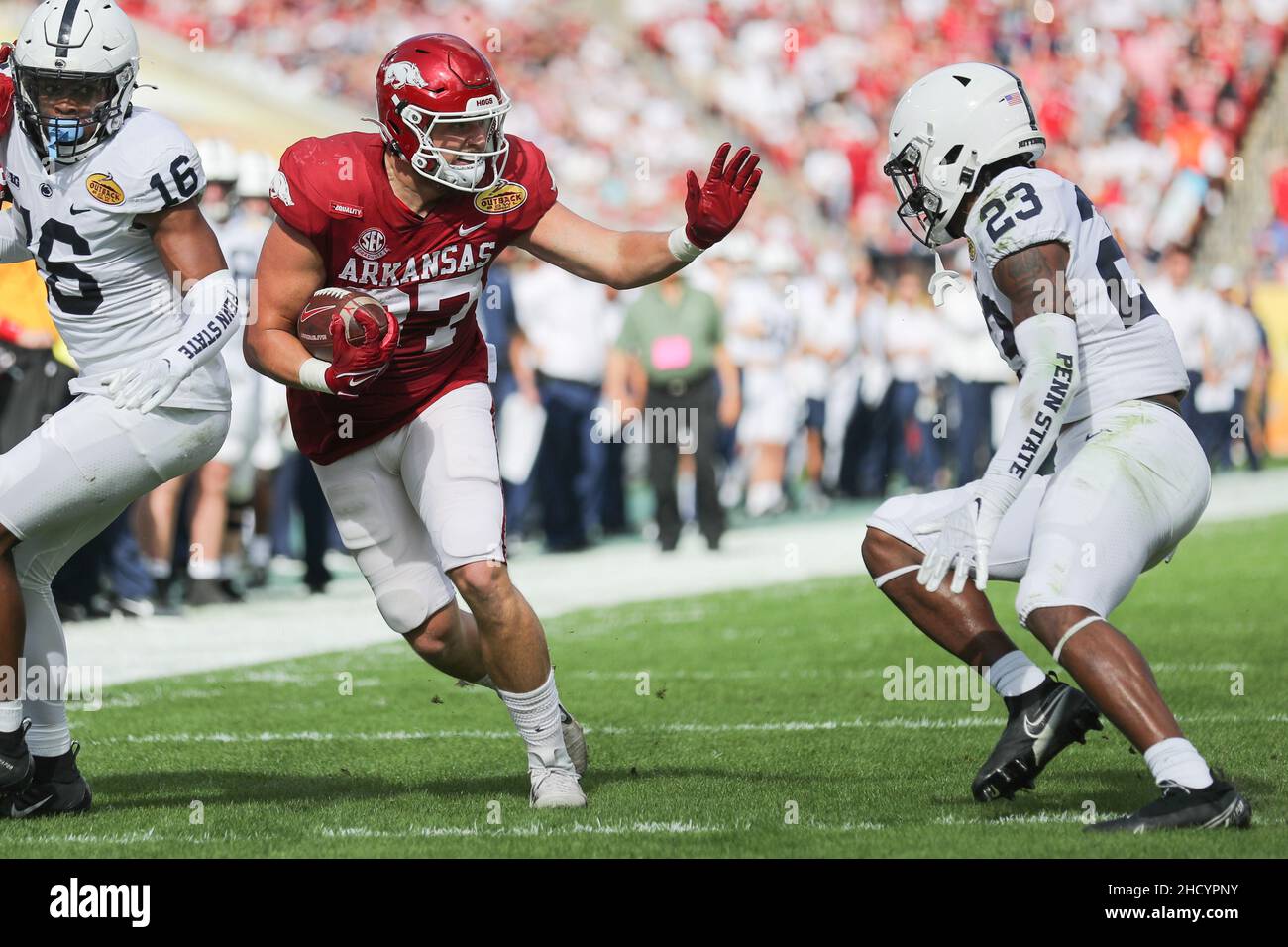 January 1, 2022: Arkansas Razorbacks tight end BLAKE KERN (87) makes a ...