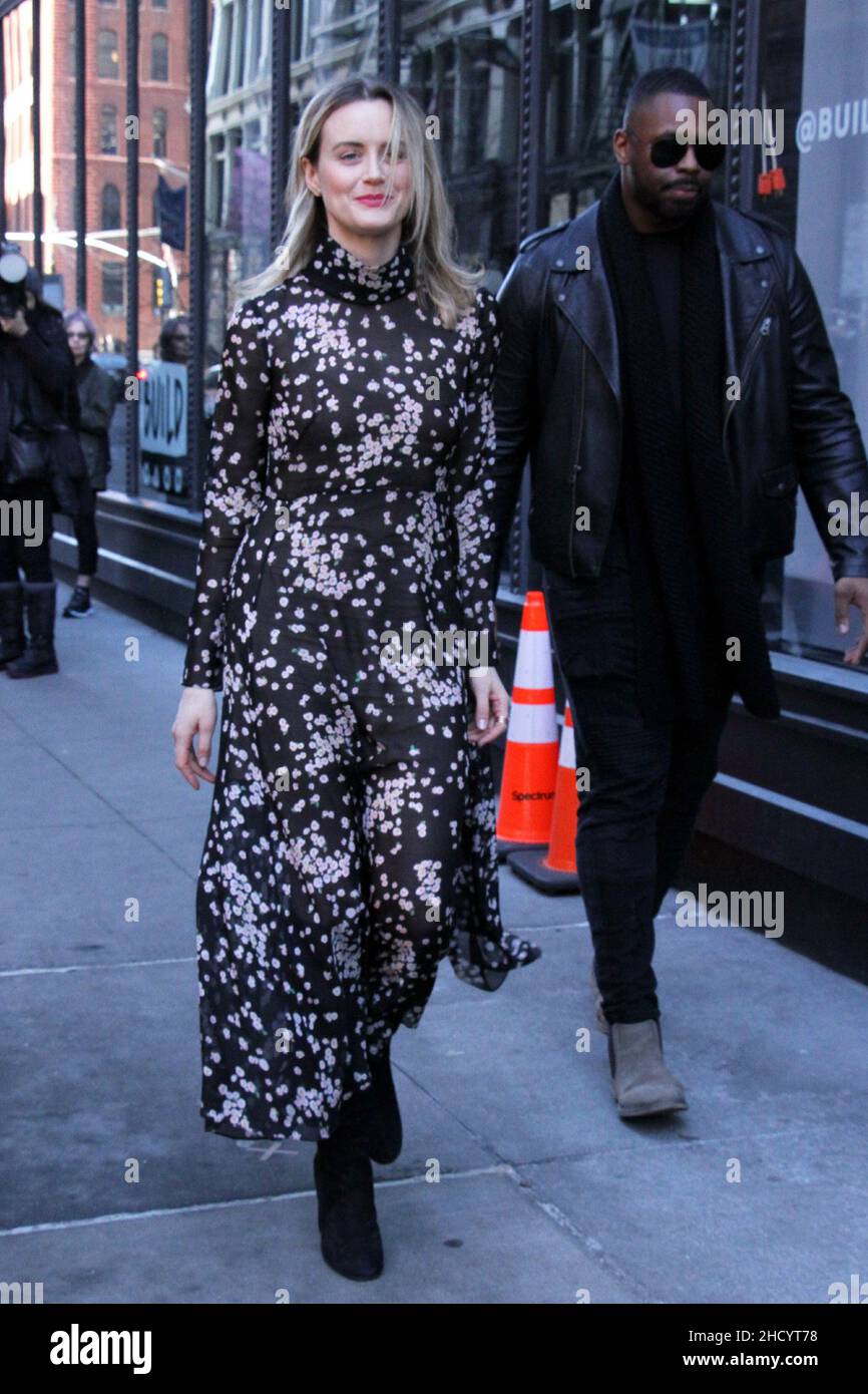 New York - NY - 20190205 Taylor Schilling smiles and poses for pictures ...