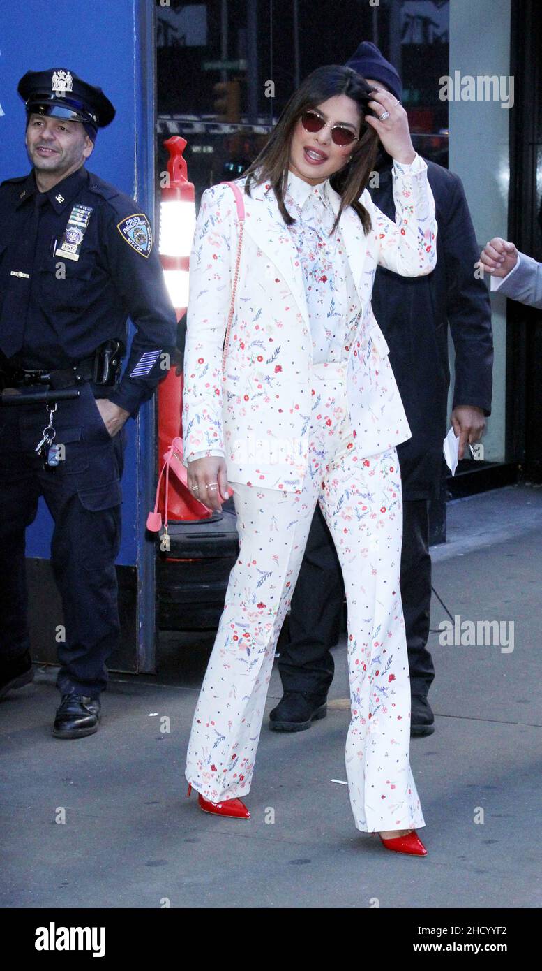 New York - NY - 20190206-Priyanka Chopra Jonas Gives Peace Sign at Good ...