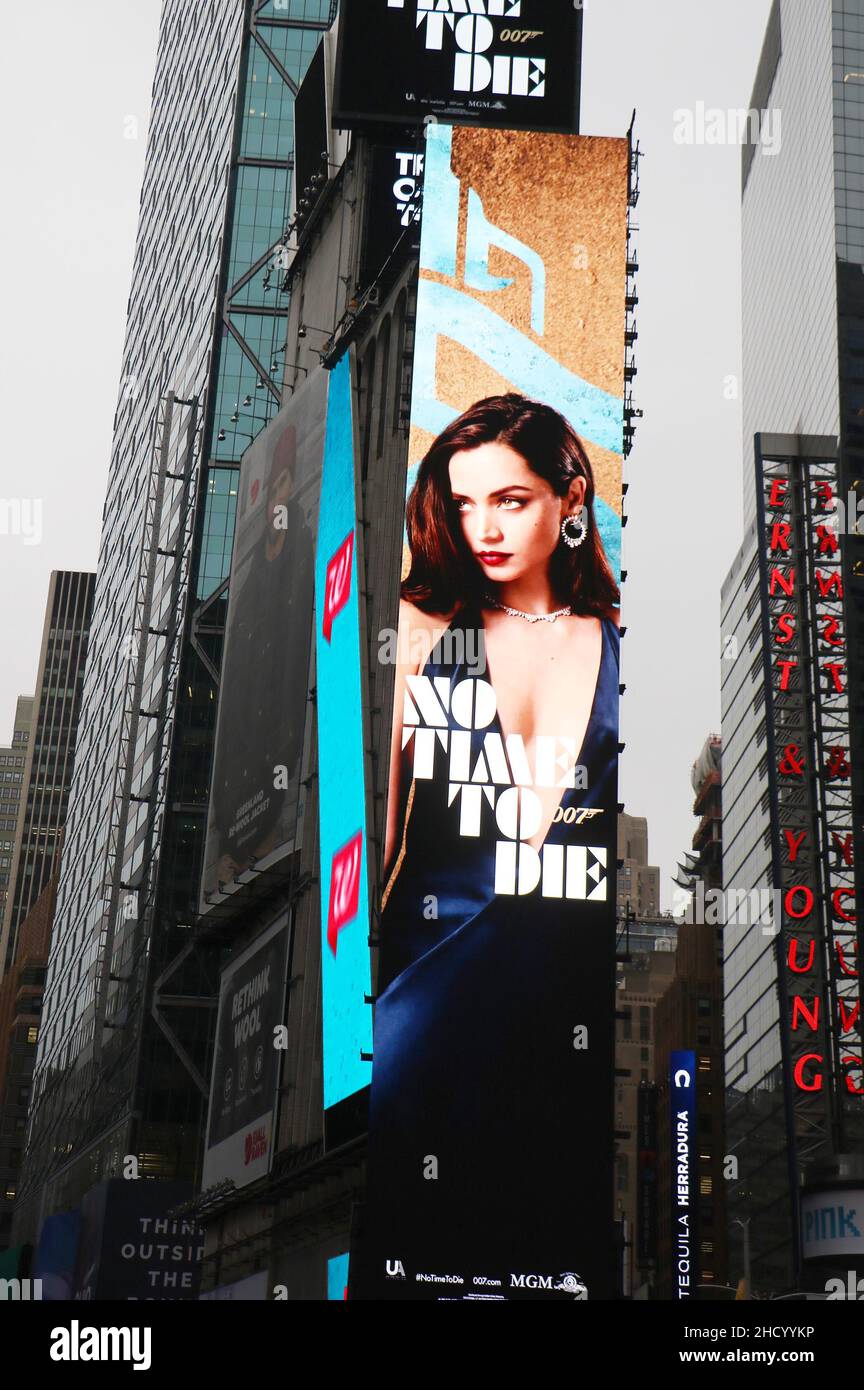 New York - NY - 20191204 James Bond Billboard Debuts in Times Square ...