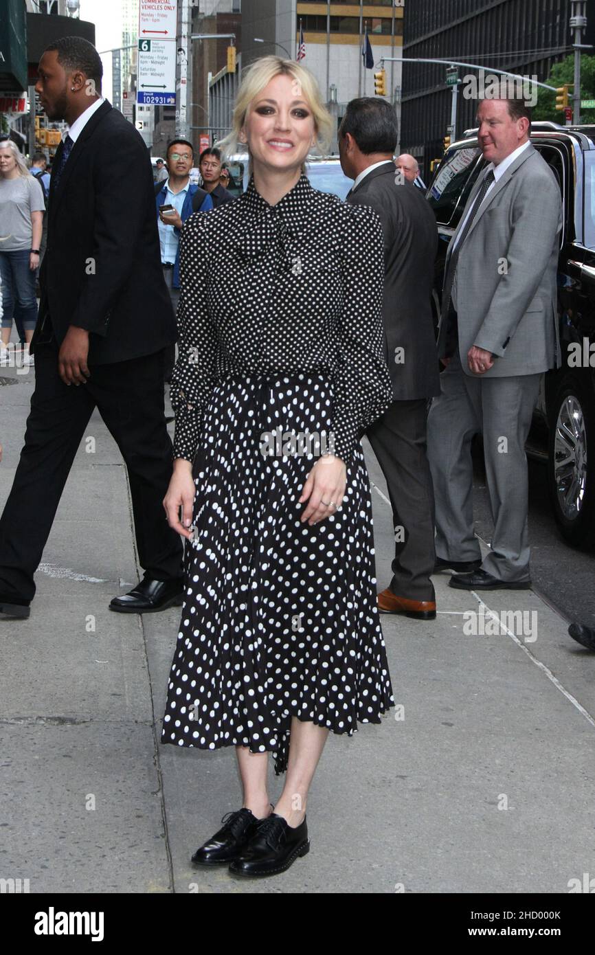 New York - NY - 20190516 The cast of Big Bang Theory arrive at The Late ...