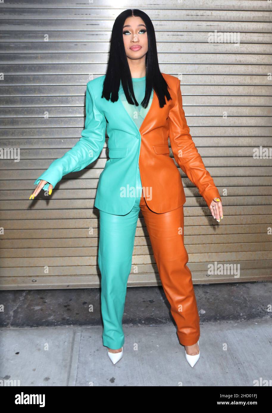 New York - NY - 20191010- Cardi B Poses Outside Vouge Event -PICTURED ...