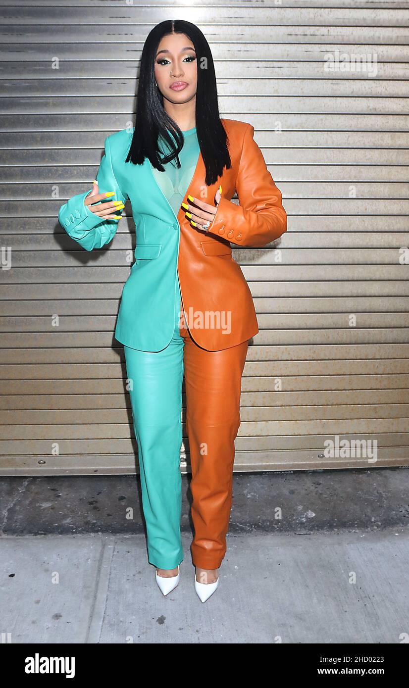 New York - NY - 20191010- Cardi B Poses Outside Vouge Event -PICTURED ...