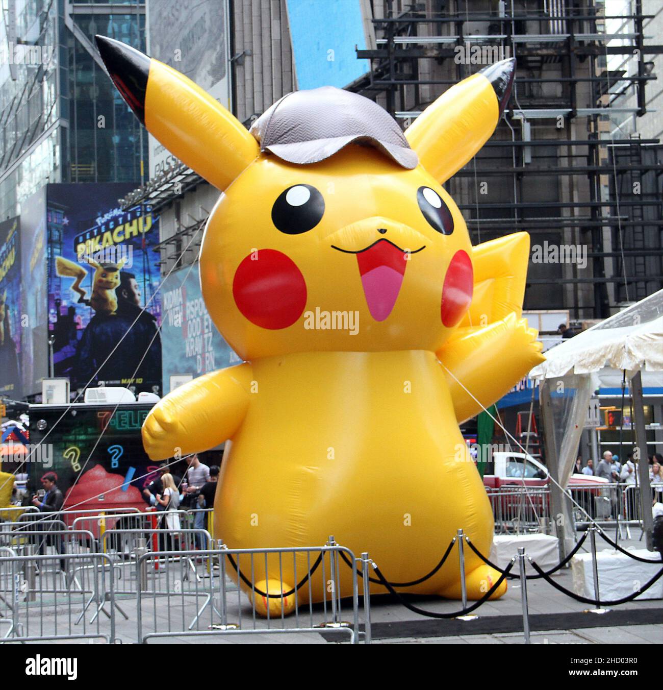 Pikachu Di New York Visit The Front Of The Standard High Line Hotel In
