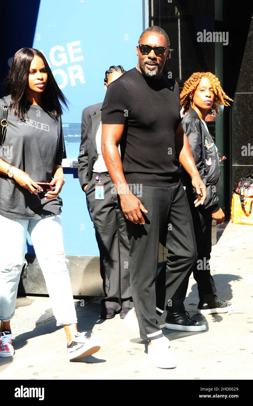 New York - NY - 20190730 Idris Elba is all smiles as he wears a black ...