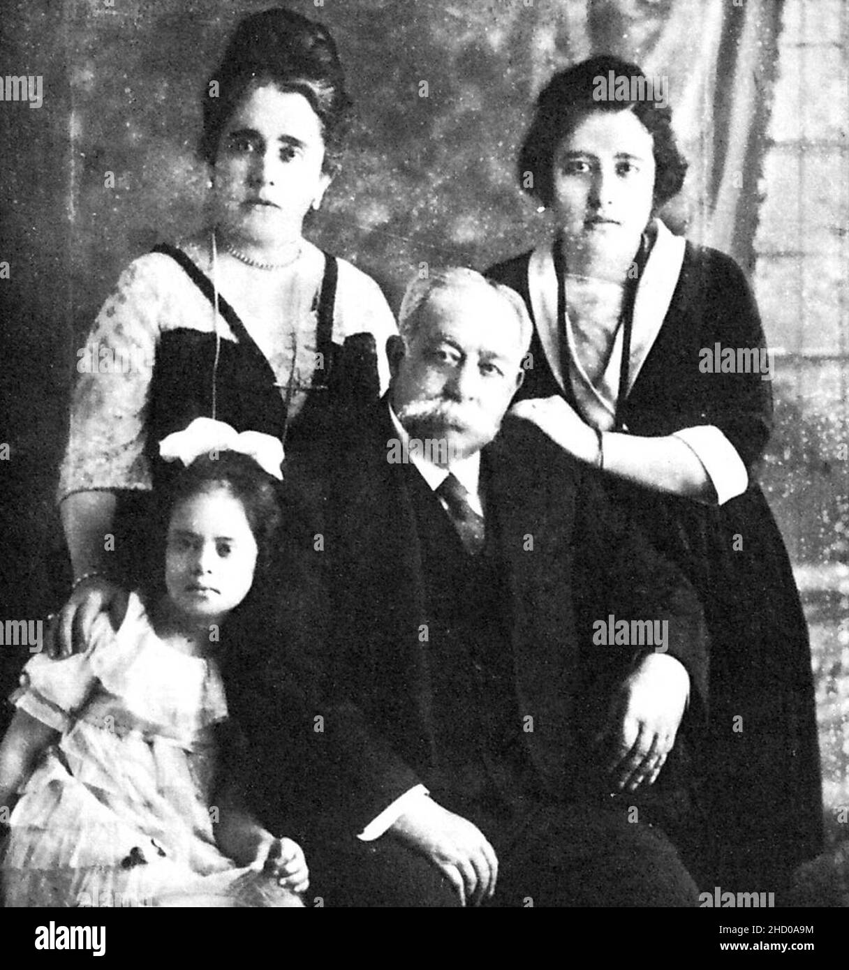 Ricardo Bentín y familia Stock Photo - Alamy