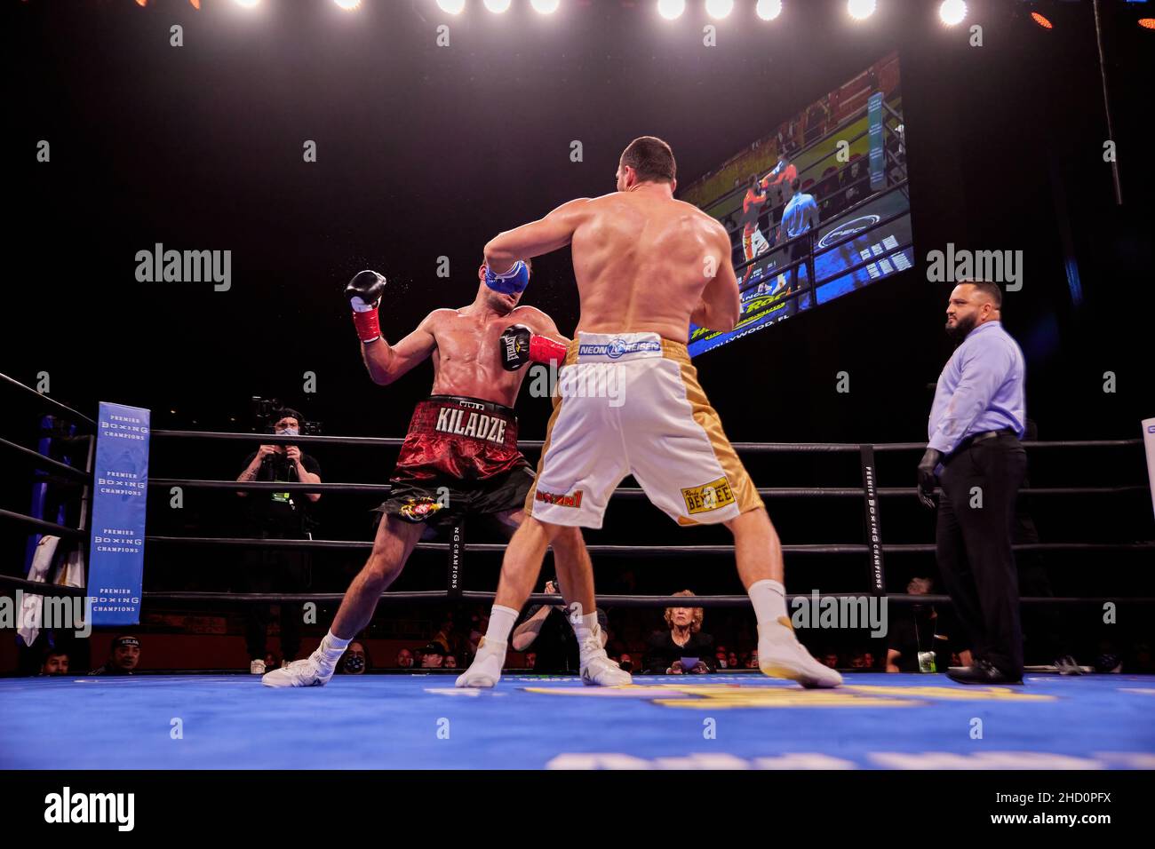 Hollywood, Florida, USA. 1st January, 2022. Viktor Faust vs Lago ...