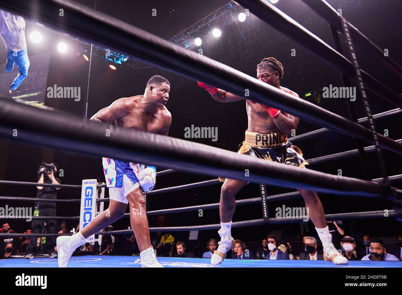 Hollywood, Florida, USA. 1st January, 2022. Luis Ortiz “King Kong” vs ...