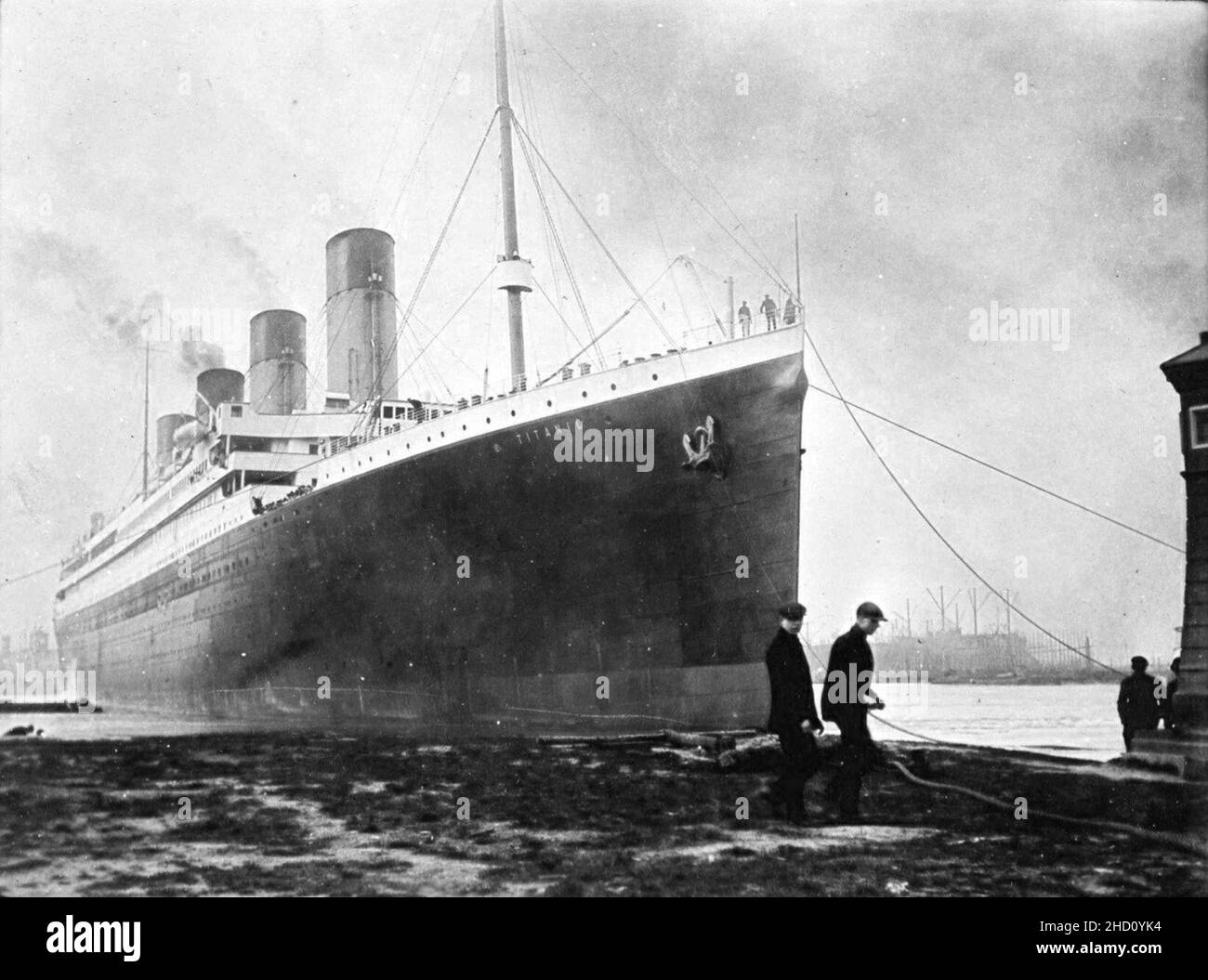 RMS Titanic in Belfast 1912 Stock Photo - Alamy