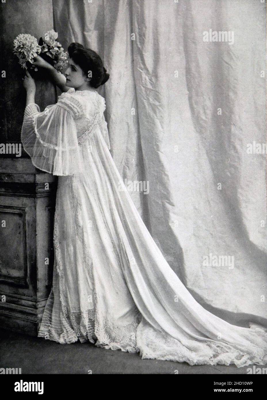 Robe dinterieur hi-res stock photography and images - Alamy