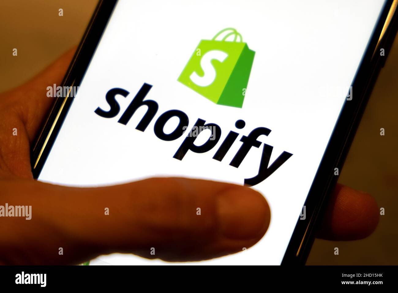 Shopify hi-res stock photography and images - Alamy