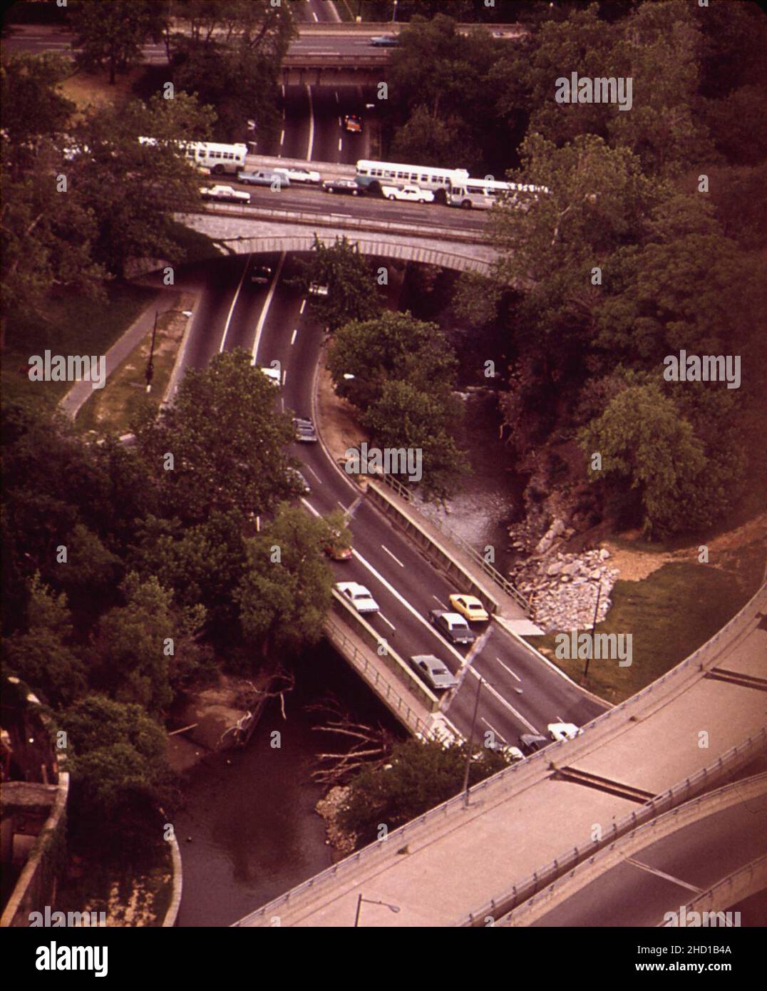 ROCK CREEK PARKWAY BELOW OVERPASSES. A SCENIC ROUTE THROUGH THE PARK ...
