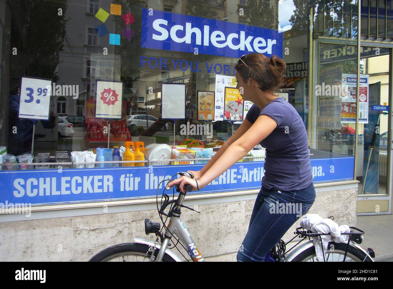 Company went bankrupt 10 years ago. Schlecker comeback: drugstore chain ...