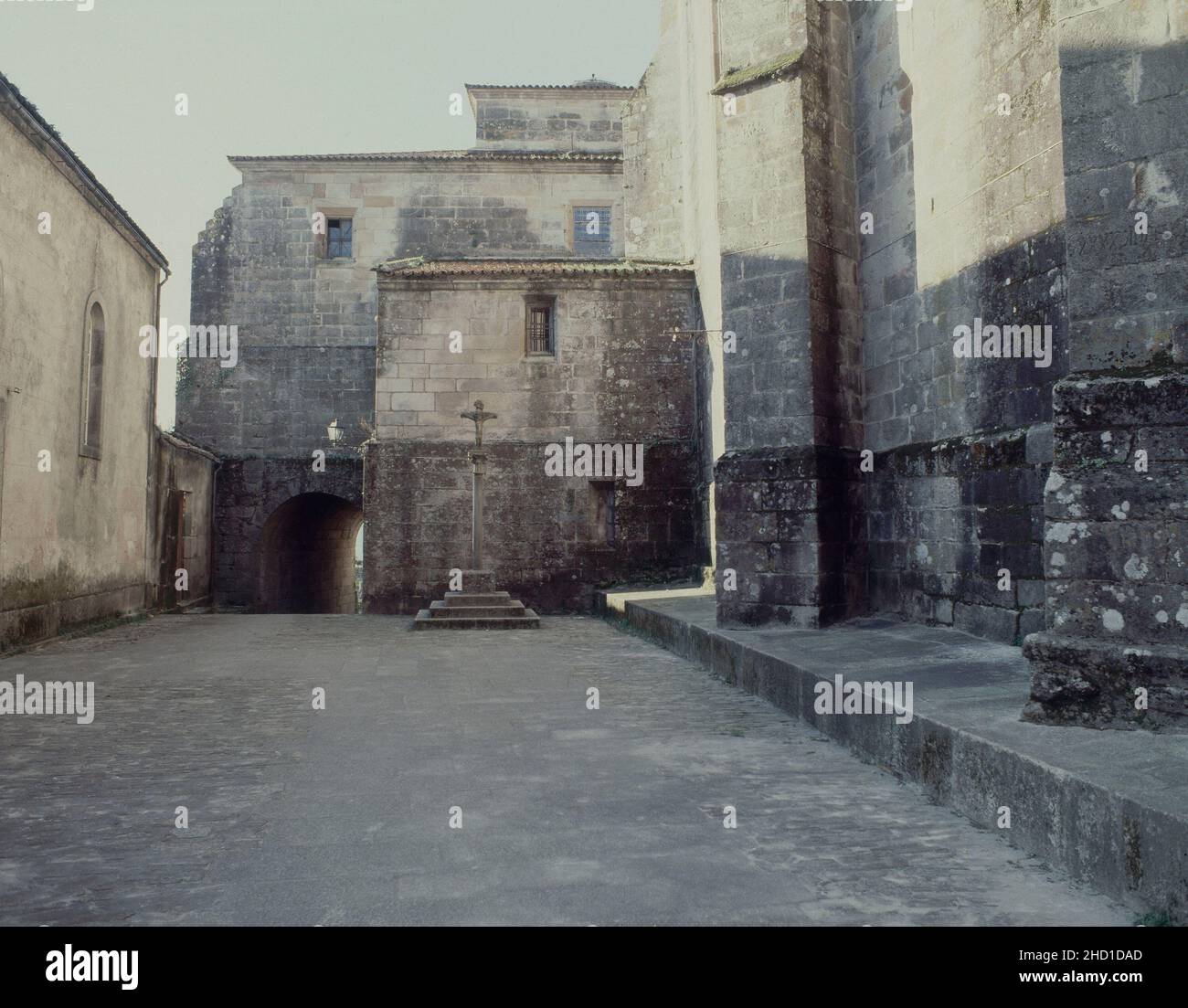 PLAZA POR DETRAS DE LA CATEDRAL. Location: EXTERIOR. Tuy. Pontevedra ...