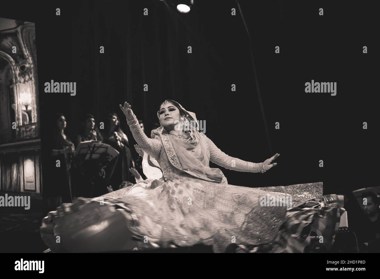 Kathak dance hi-res stock photography and images - Alamy