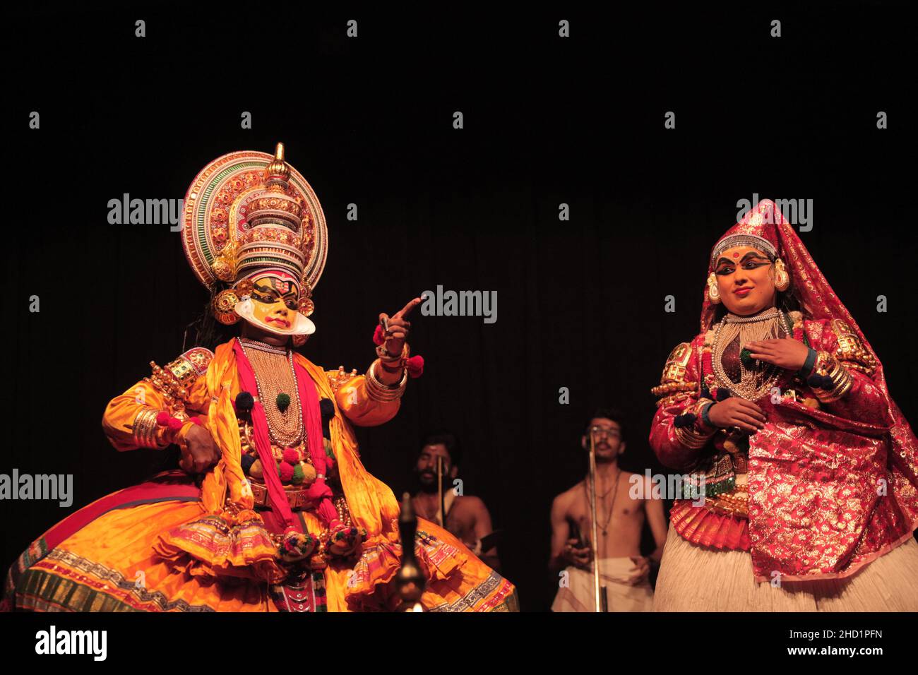 Kathakali artists performance Stock Photo - Alamy